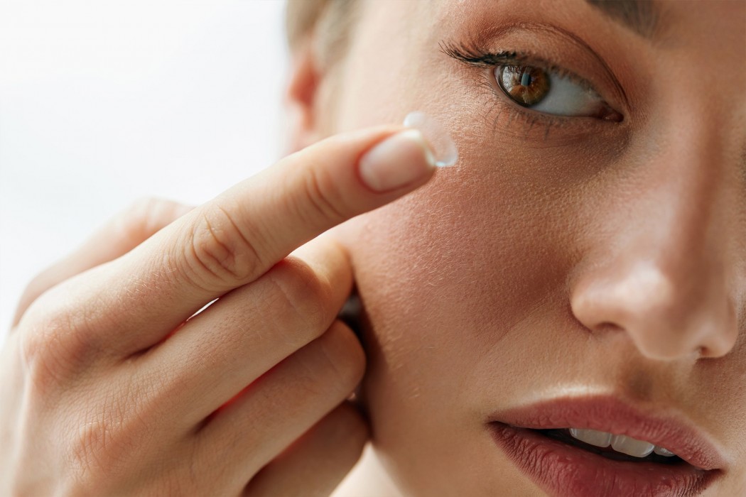 Full Eye Contacts How To Put In